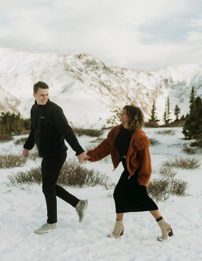Engagement Photo Poses to Bring to Your Photographer | Junebug Weddings
