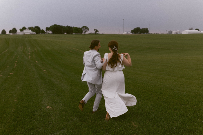 Uniquely Vintage Green Prairie Sod Farms Wedding | Junebug Weddings